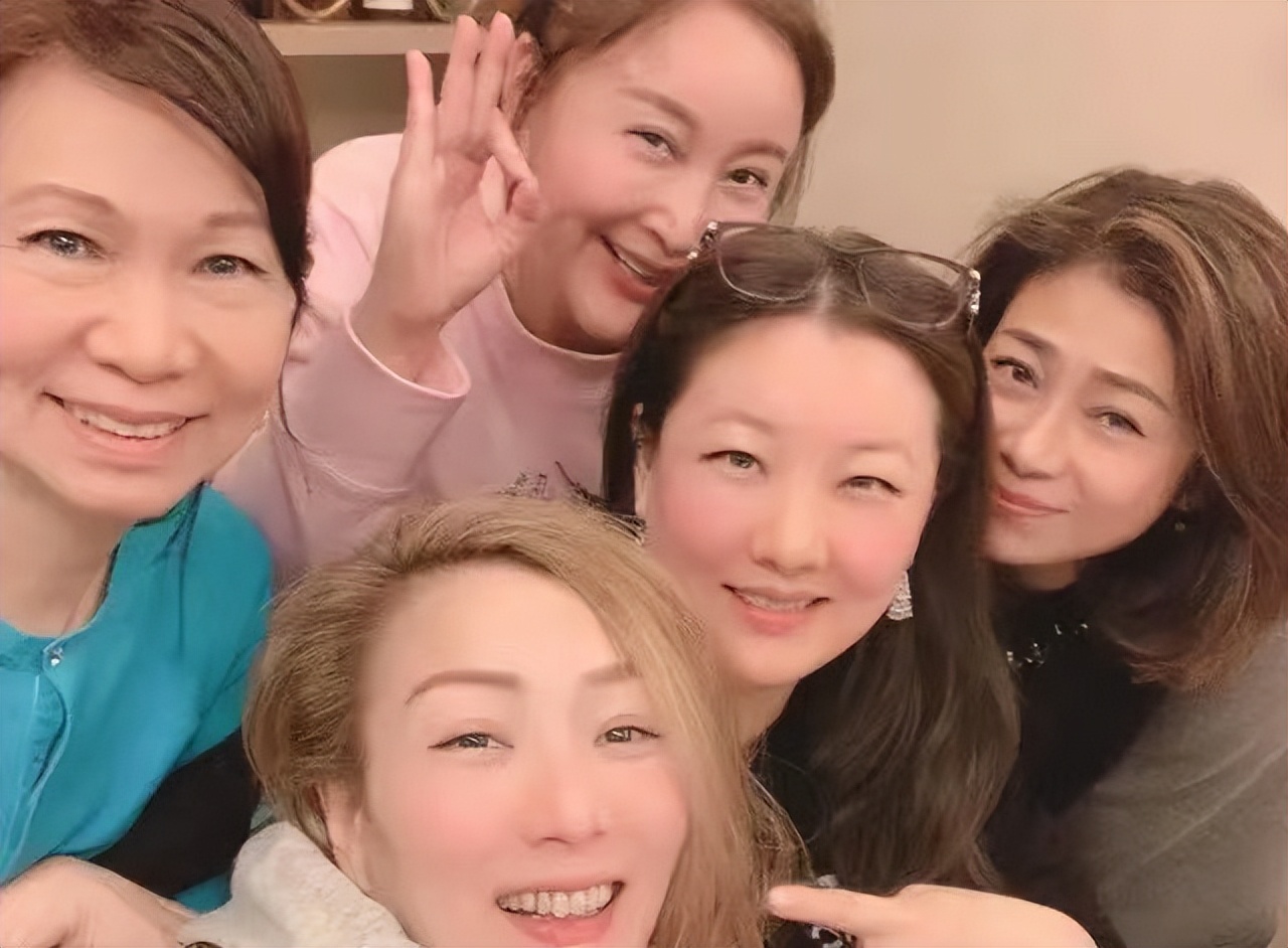 Fu Mingxia made her first appearance after the marriage turmoil, and ...