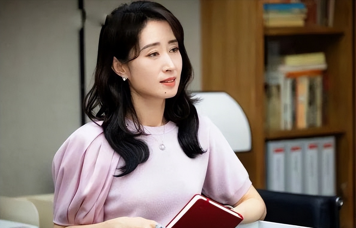 47-year-old Liu Mintao is hot and tempting in suspenders! Have a ...