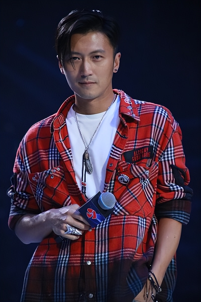 This time, the 45-year-old Nicholas Tse from "For Love of The Knockout ...