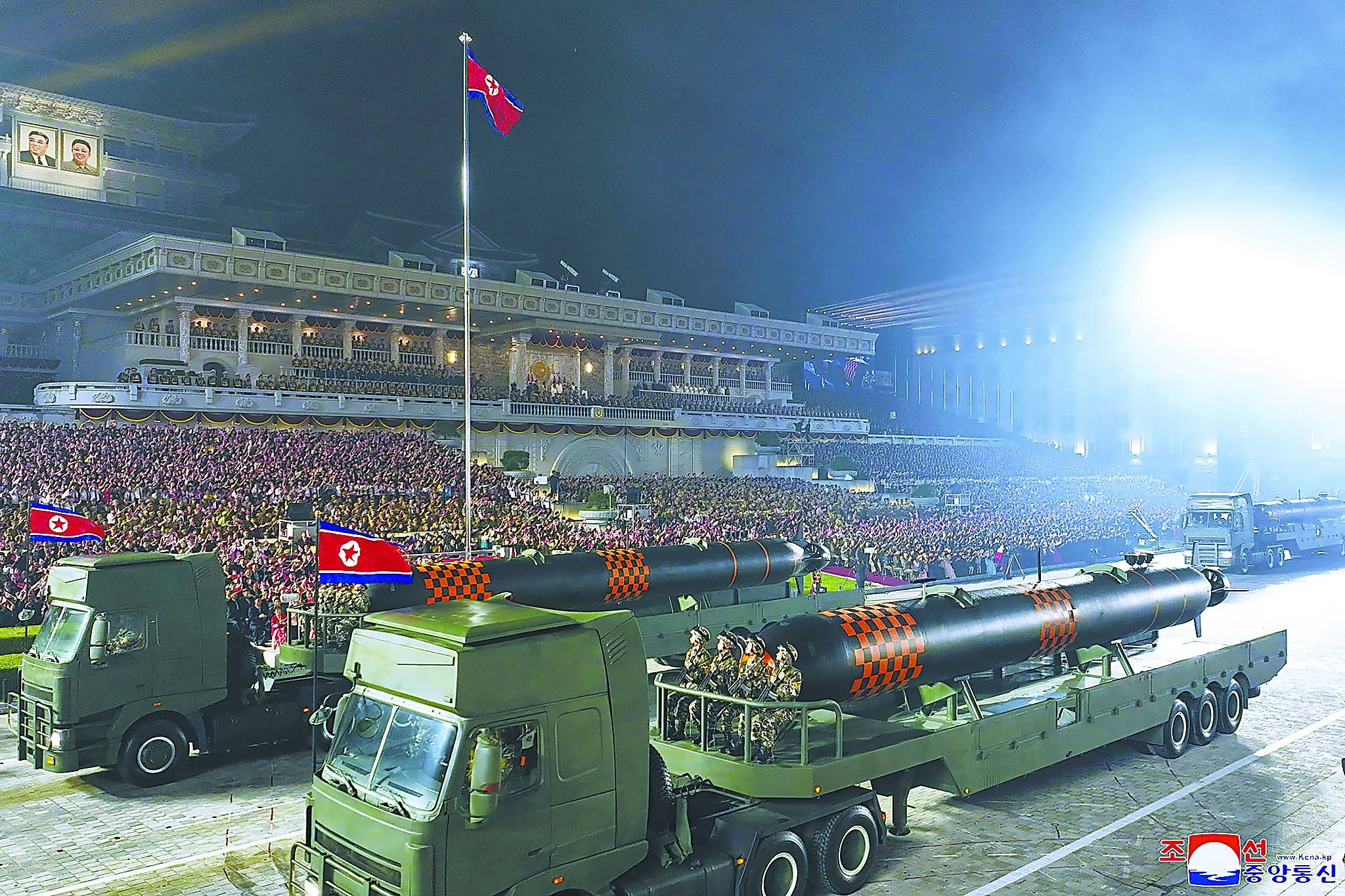 The North Korean military parade showed a mysterious new weapon, and ...