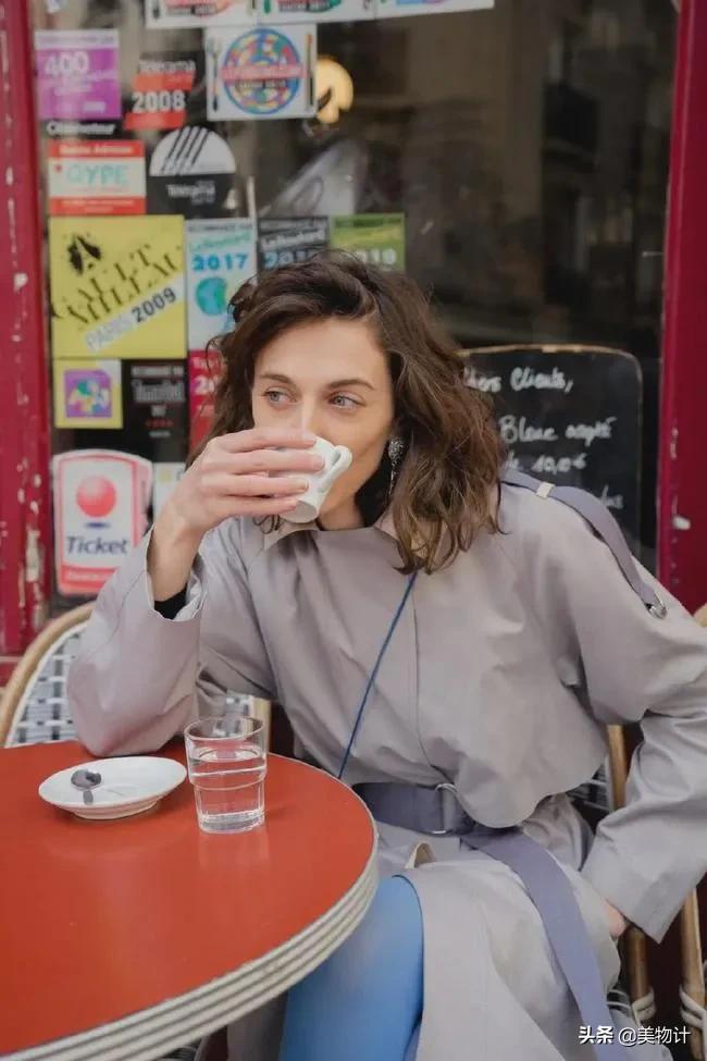 The intellectual style worn out is so beautiful - iNEWS