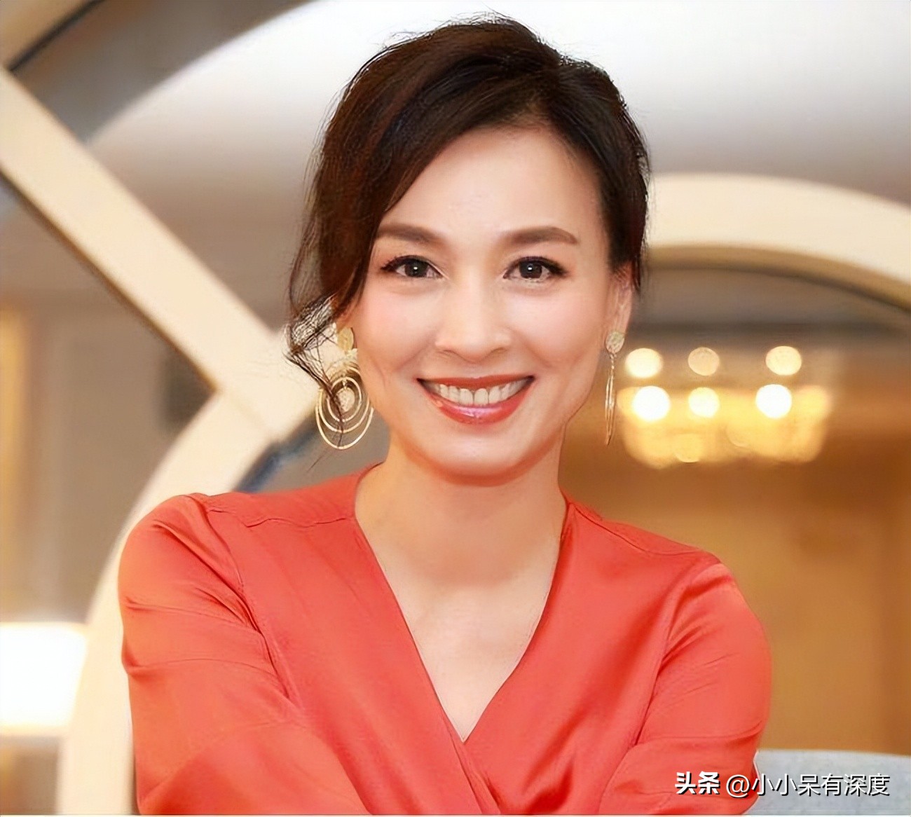 A recent photo of 52-year-old Zhang Ting, she appeared in Singapore ...
