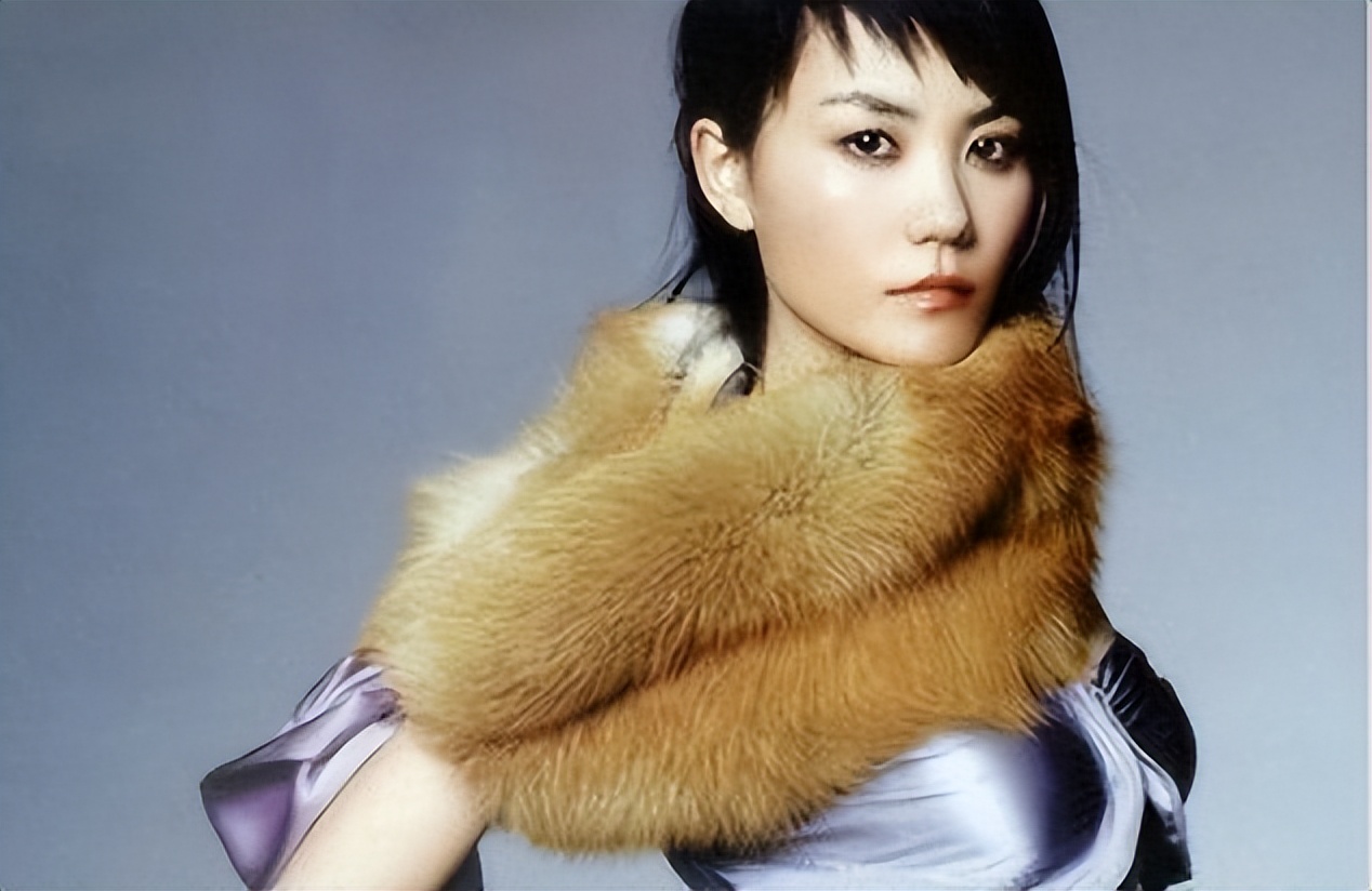 Li Ao described Faye Wong as a "foolish woman learning Buddhist ...