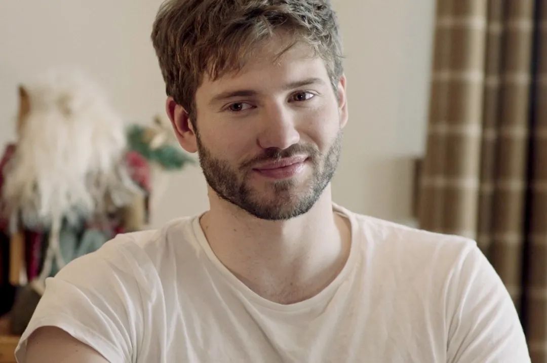 British actor Alexander Lincoln officially comes out as gay - iNEWS