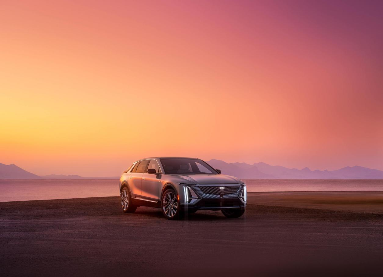 The panoramic sunroof is exquisite in workmanship, Cadillac LYRIQ is ...