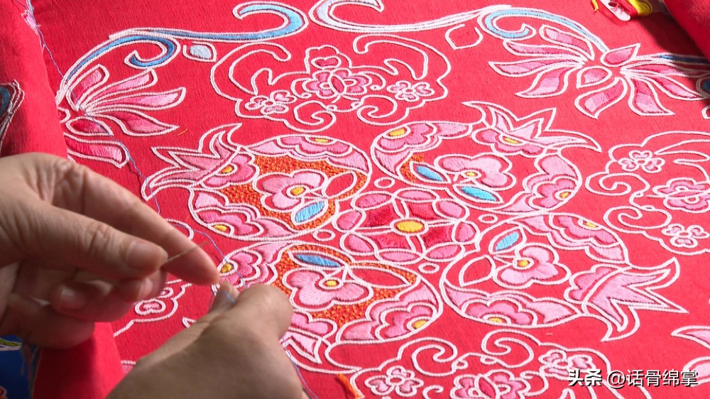 Continue to meet for a thousand years!Qiang embroidery "hand in hand ...