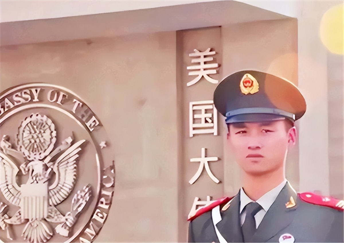 Why are Chinese soldiers standing guard with guns in front of the US ...