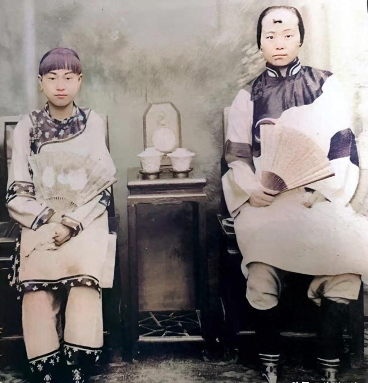 Old photos: women studying Peking Opera, six wives of Qing officials ...