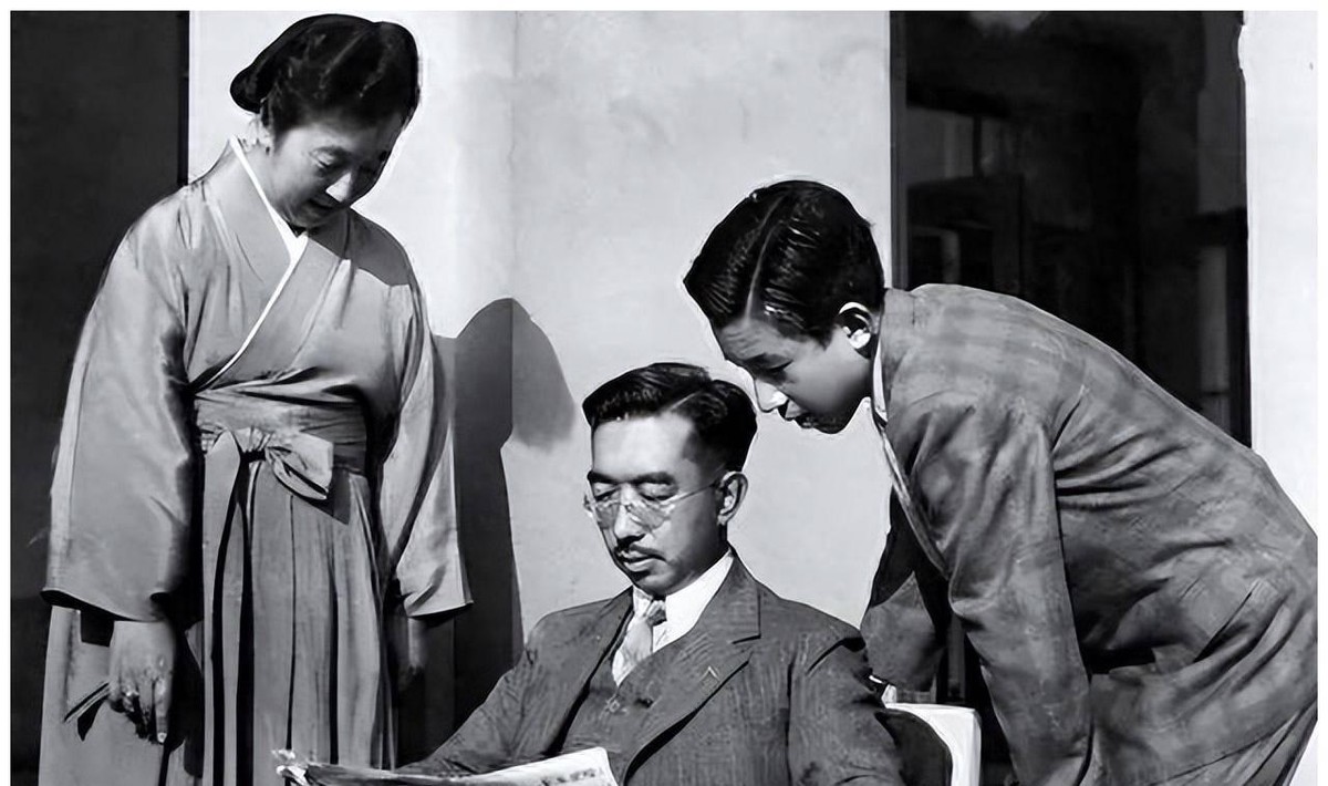 Why was MacArthur called the "emperor"? Look at how domineering he was ...