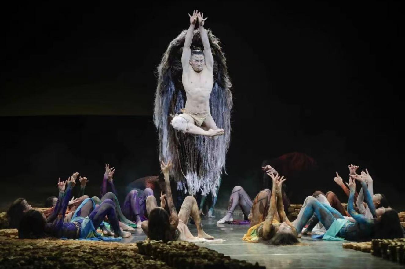 64-year-old Yang Liping's new dance scale is big! Fully displaying the ...