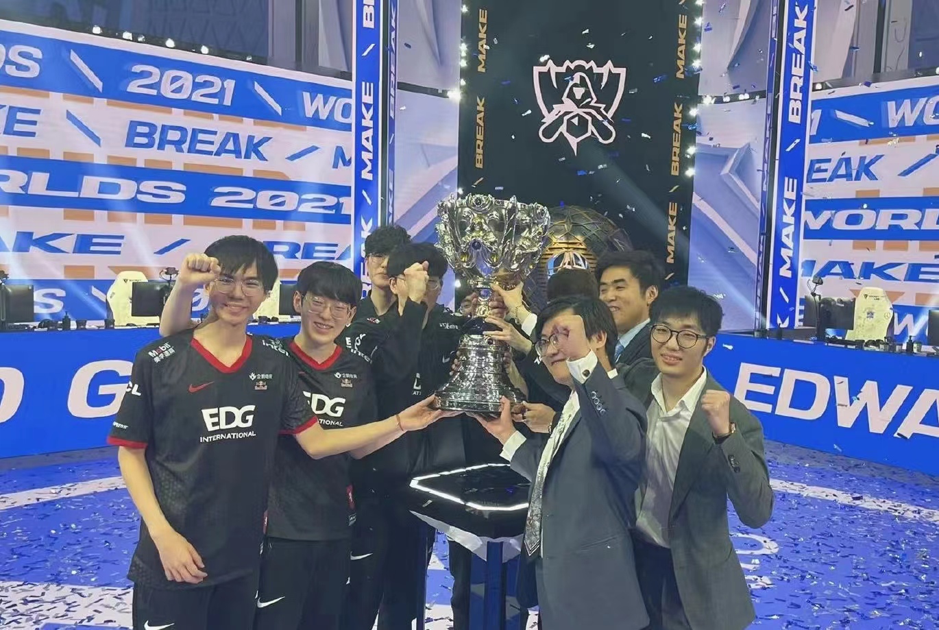 The EDG team champion skin is about to debut!This skin is full of ...