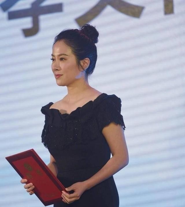 So beautiful! Ye Xuan's breasts hang down to her belly button. Who can ...