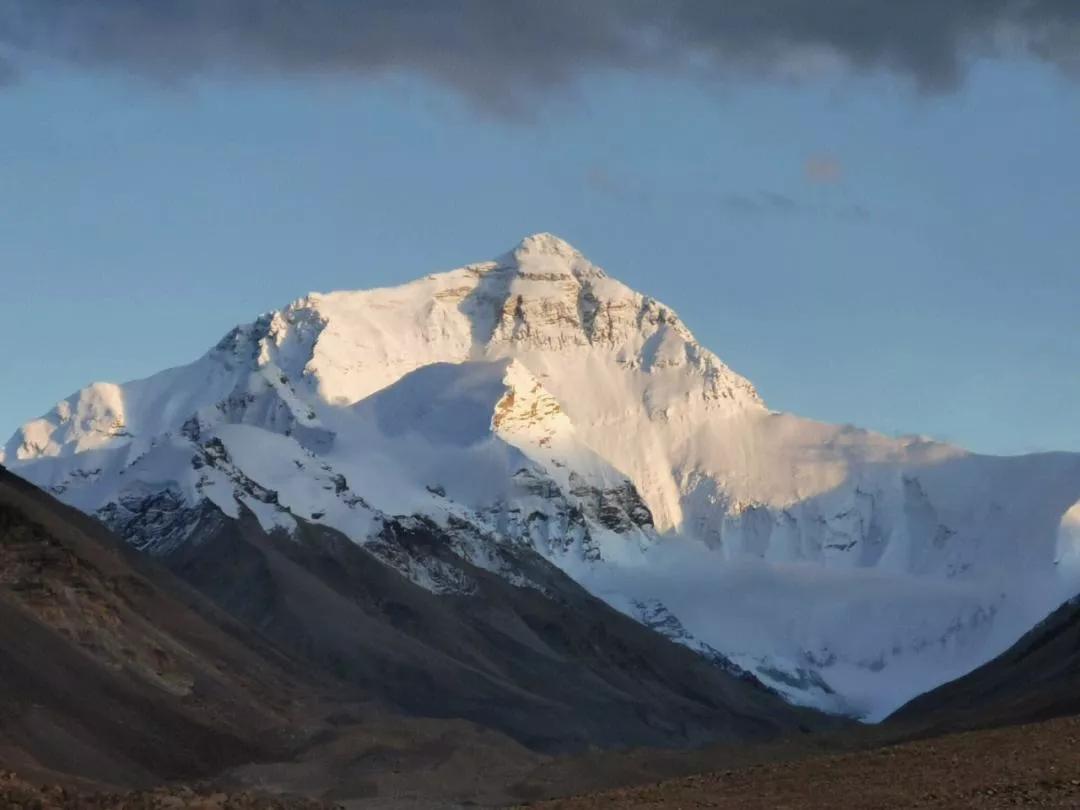 Mount Everest, the highest mountain in the world, the largest "open-air ...