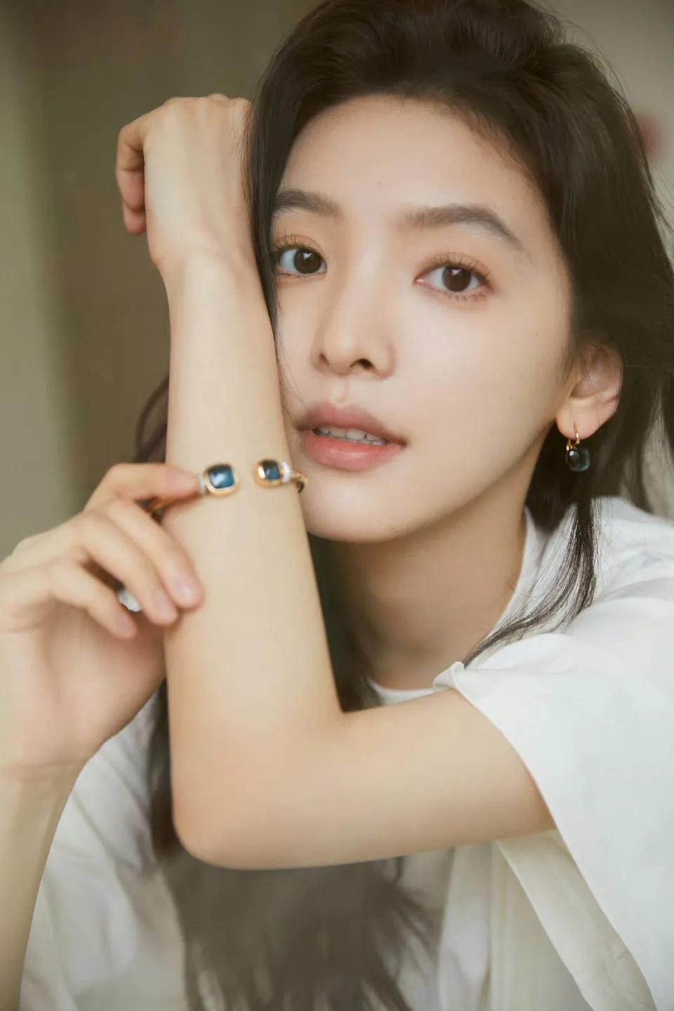 Zhang Ruonan's beautiful picture - iNEWS