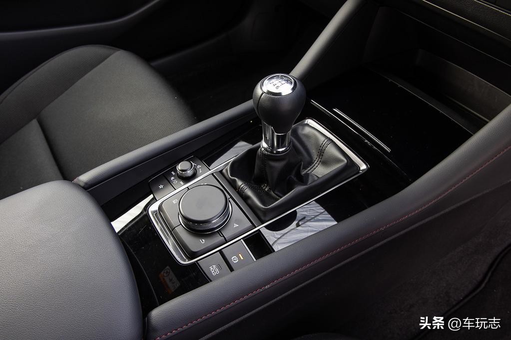 The new Mazda 3 G25: two boxes of hot hatches - iMedia