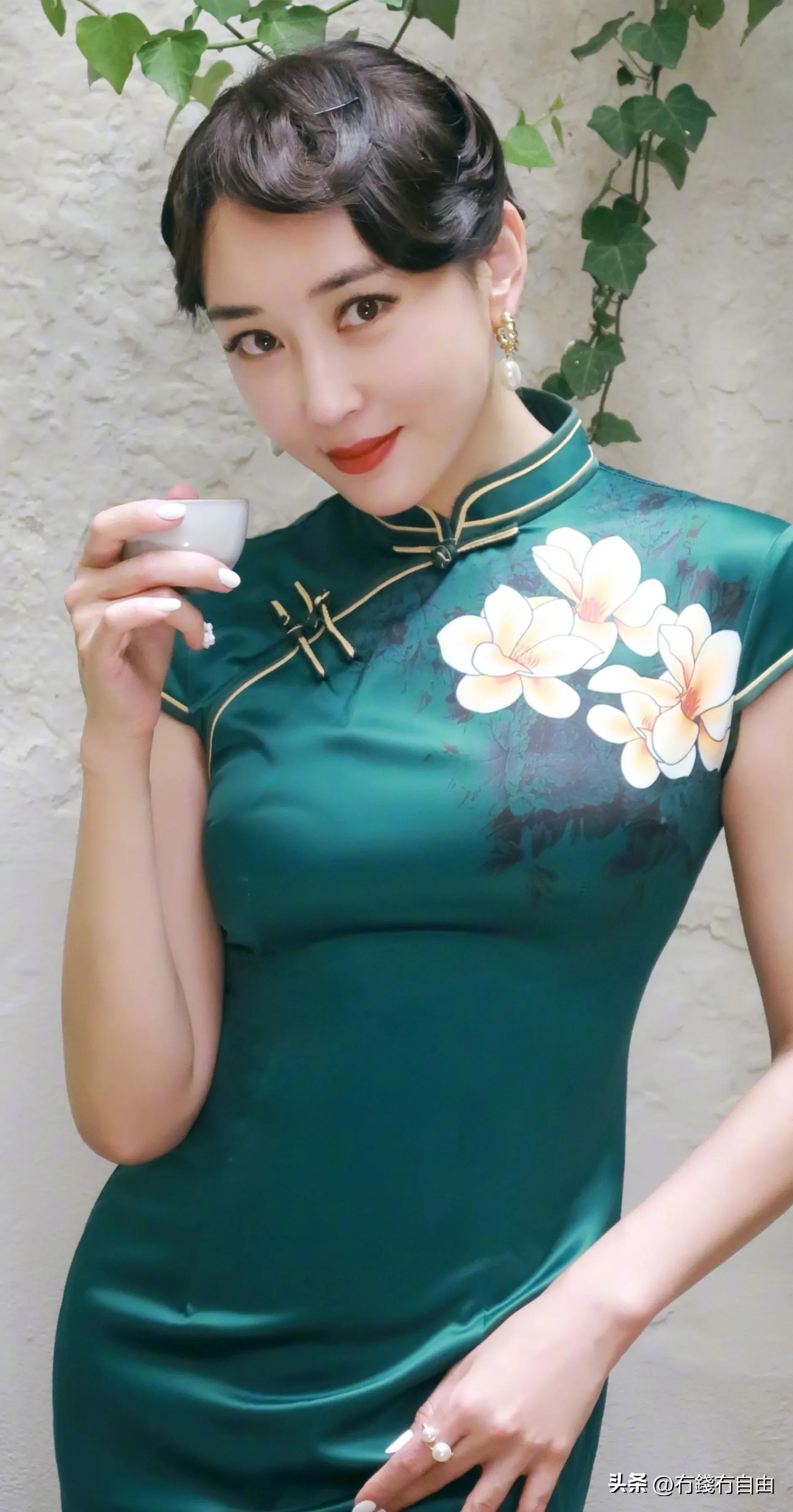 Photo of Du Ruoxi's cheongsam - iNEWS