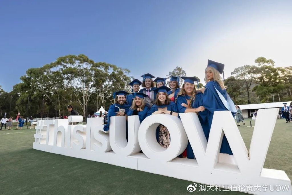 This graduation ceremony is too romantic, I think the graduation ...