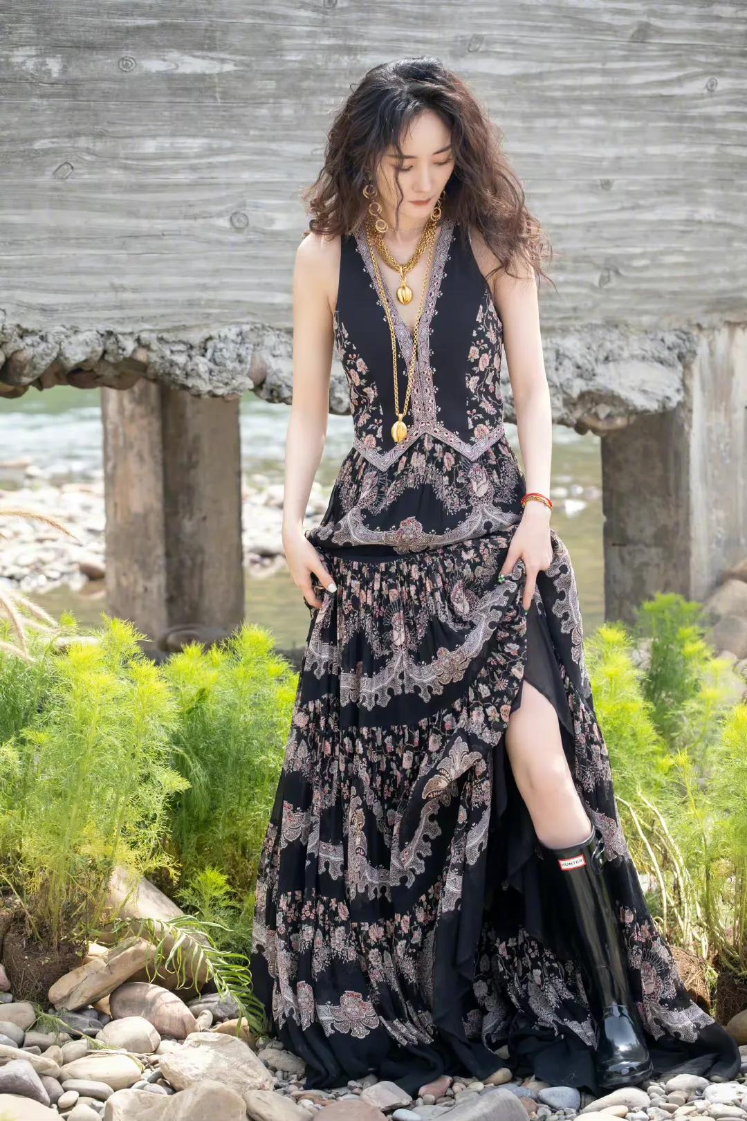 Yang Mi's recent outfits - iNEWS