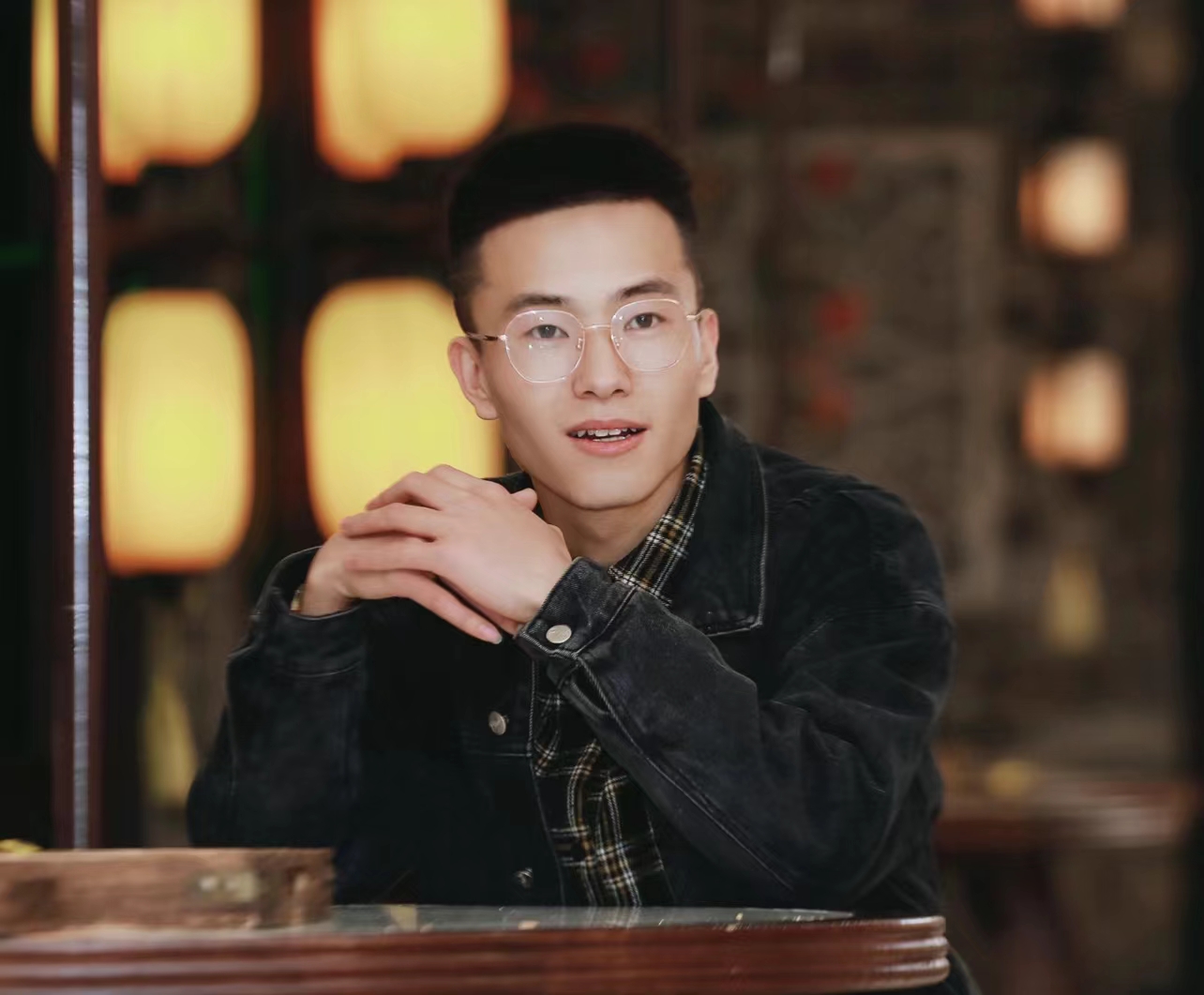 Best-selling author Chen Ang talks about Hong Shaoqian's poetry works ...