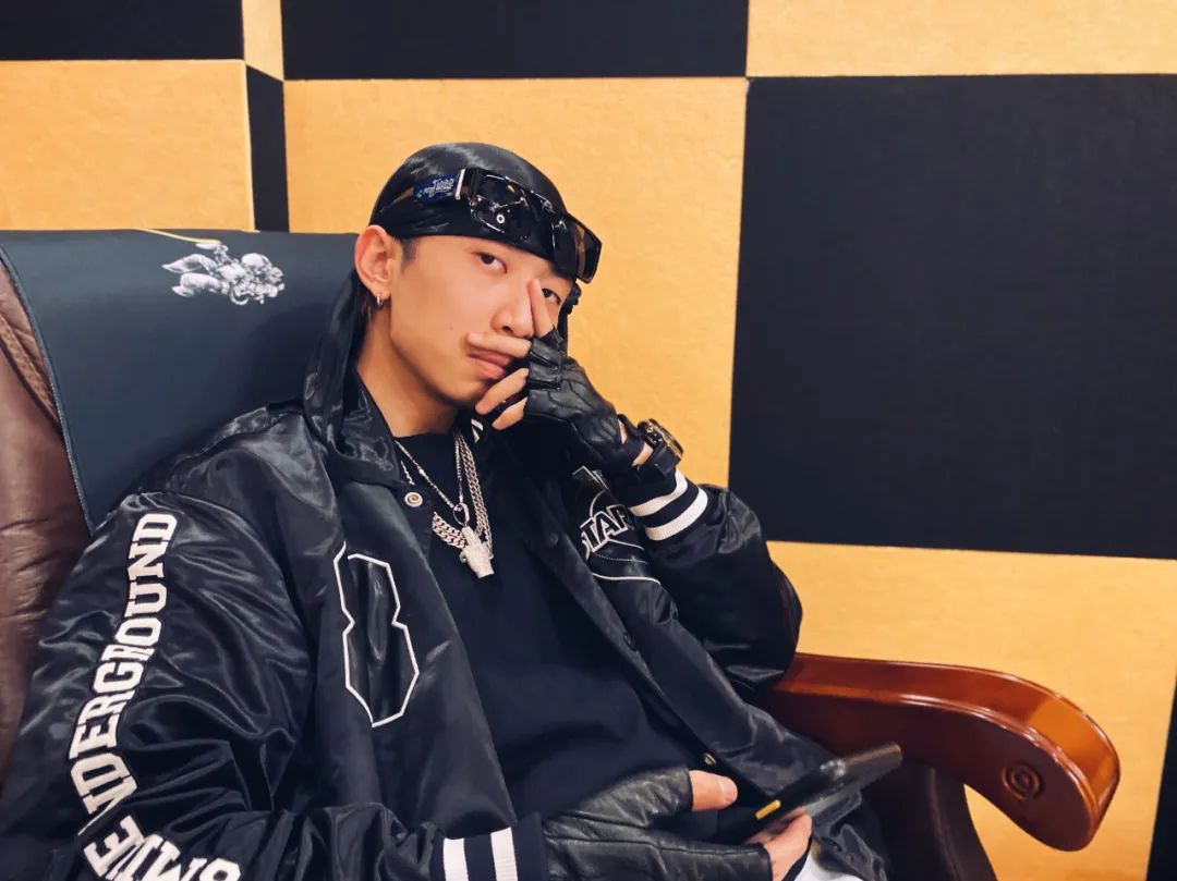 Wya crow "One person, one world", rap and the other side of life - iNEWS