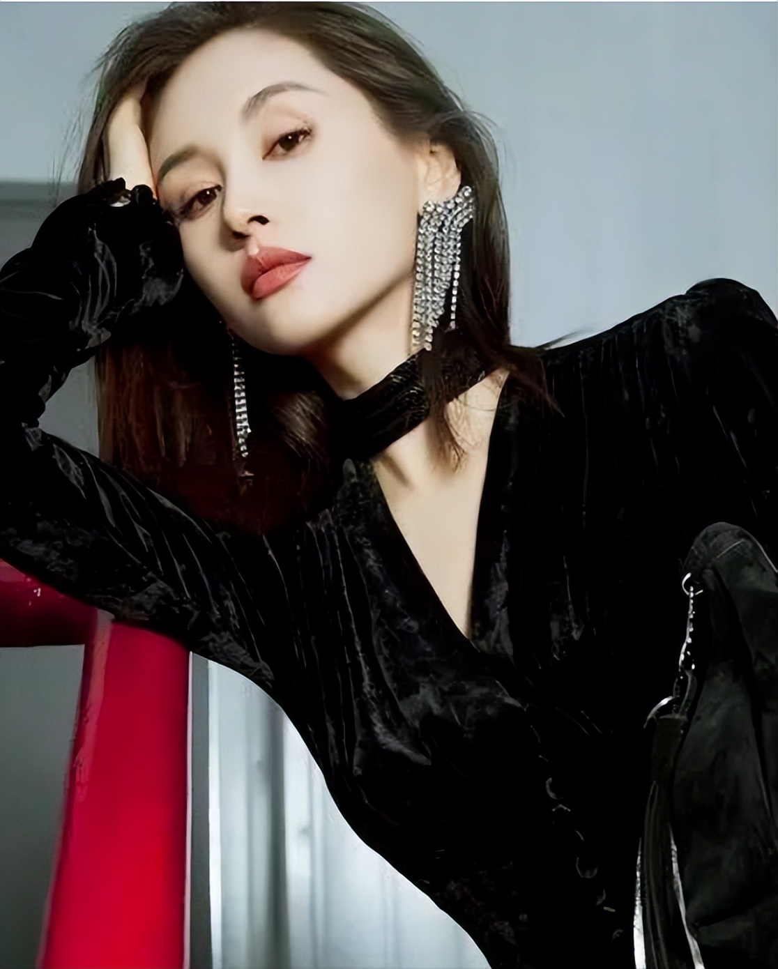 Wang Ziwen and Wu Jinyan are in the same frame, she has a strong sense ...