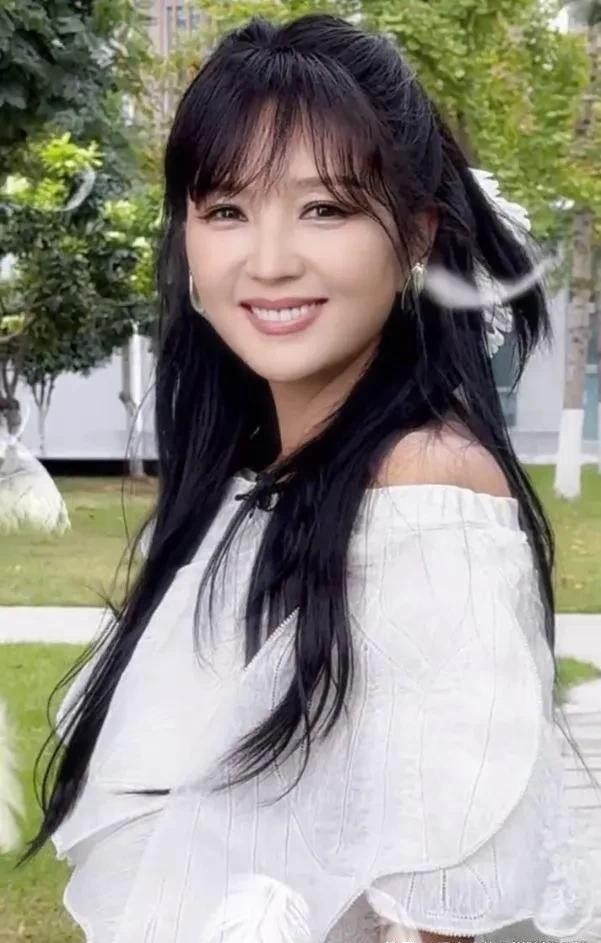 He Jie posted a comparison photo of herself before and after 19 years ...