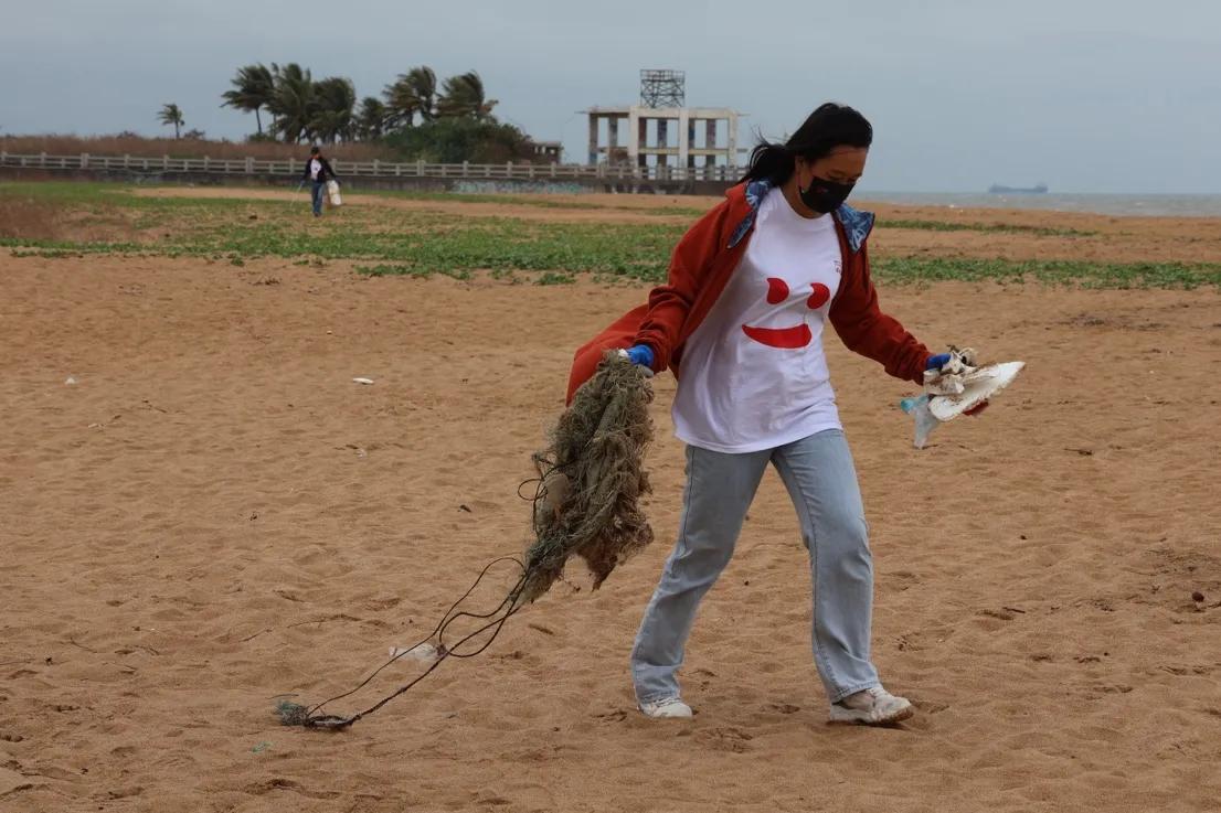 Public Welfare Beach Cleanup Hainan Swire Coca-Cola Protects the ...