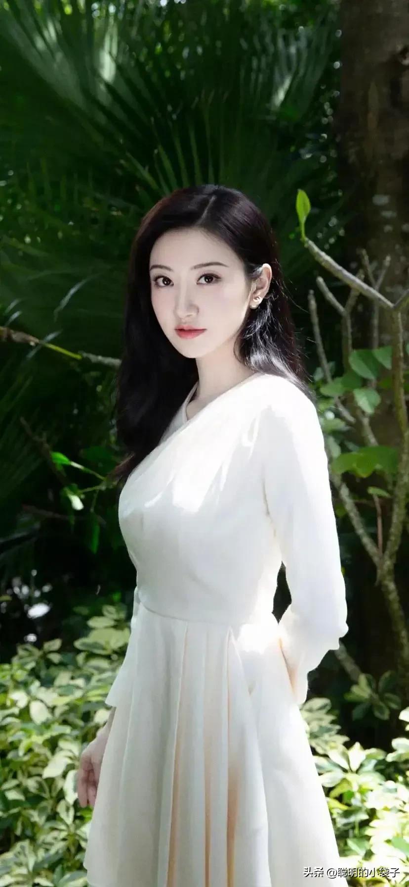 Jing Tian, known as the queen of bad movies, was at her peak as soon as ...