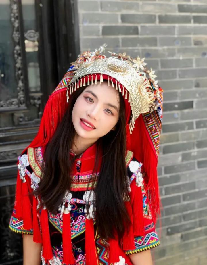 Collection of Fifty-six National Costumes in China (12) - iNEWS