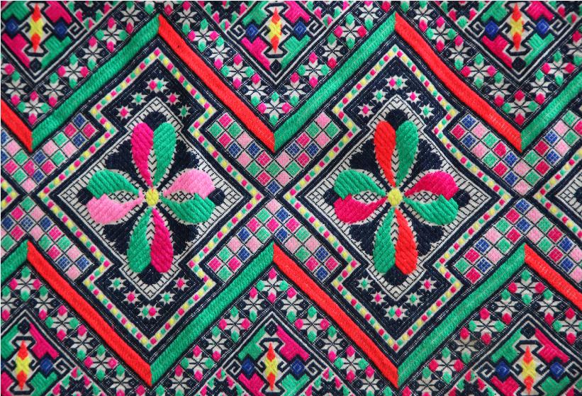 The Weaving Process of Dong Brocade in Hunan Channel - iNEWS
