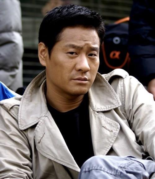 Actor Lian Yiming: After becoming famous, he abandoned his wife and son ...