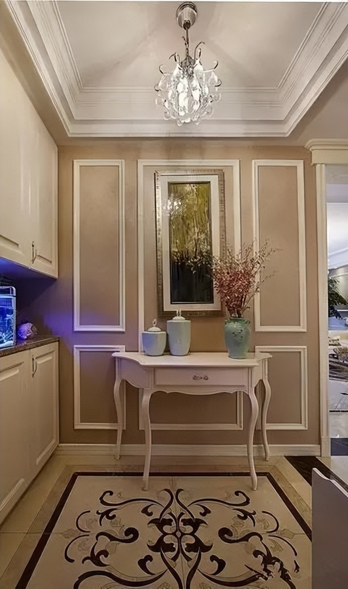 Entrance decoration case full of style - iNEWS