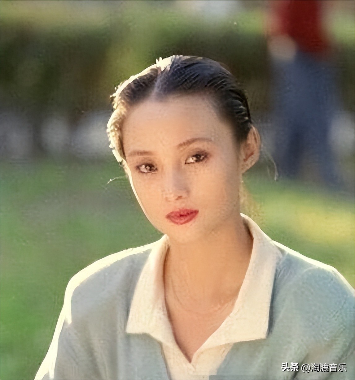 Jiang Qinqin's early glamorous stills, this is the real "born charming ...