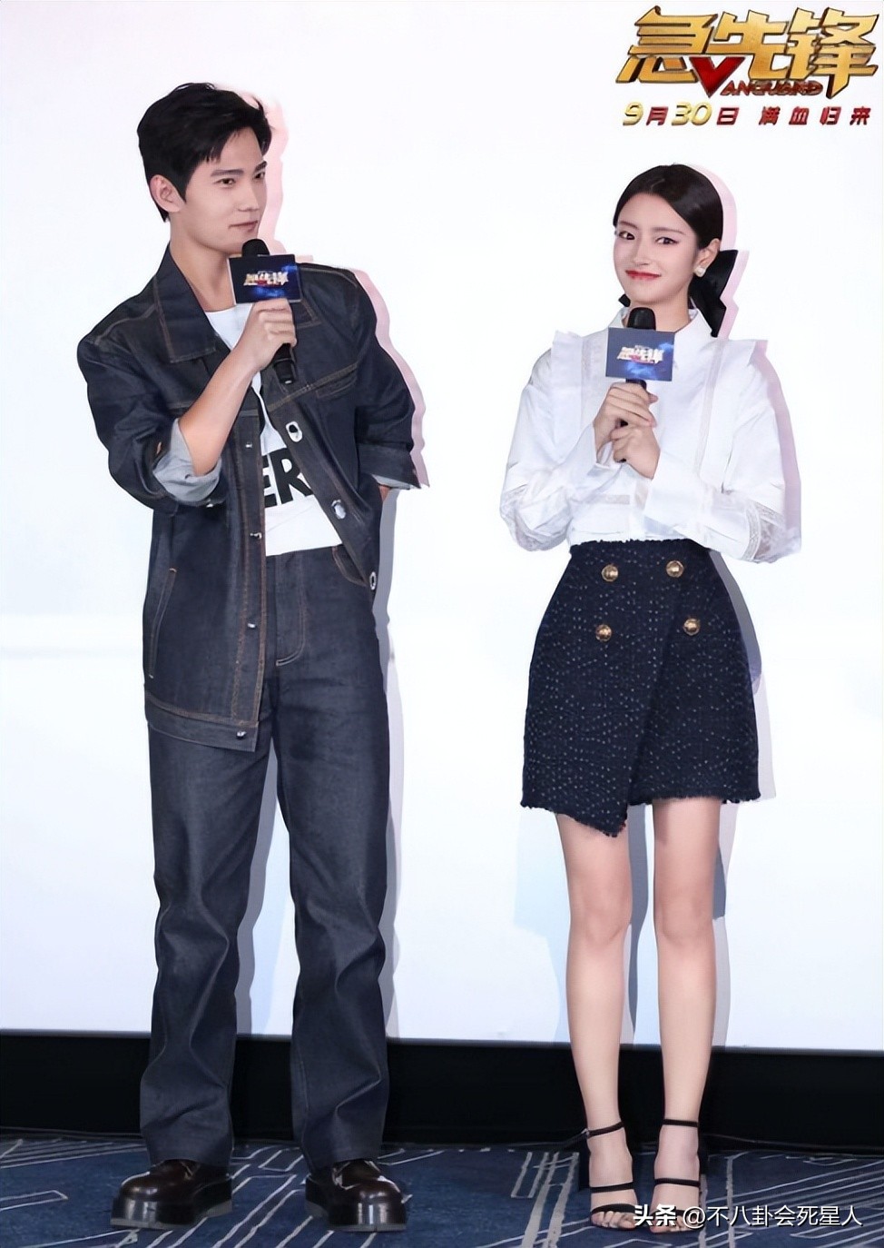 Huang Xiaoming steps on 7cm height-enhancing shoes, Yang Yang's body ...