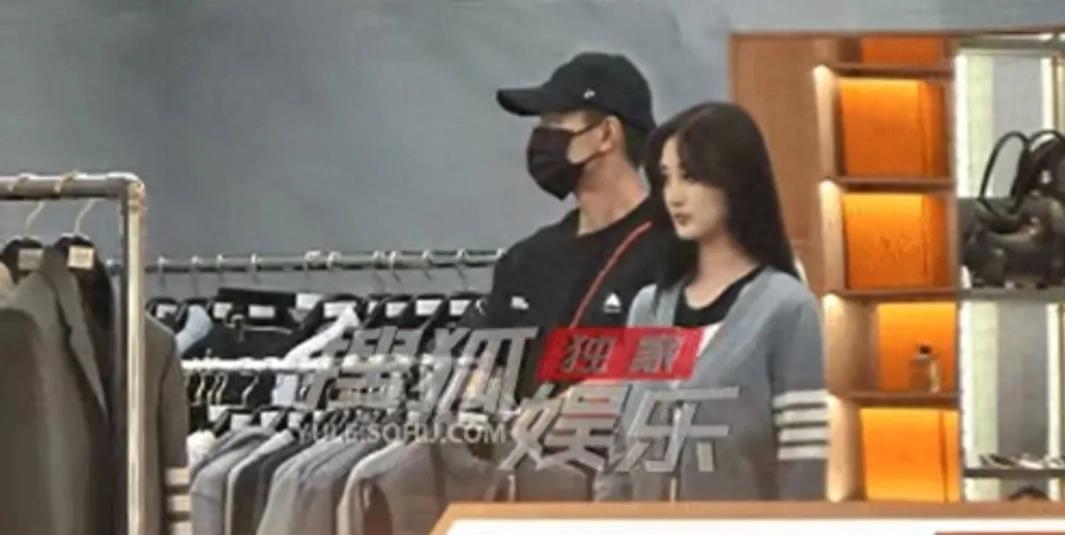 Lin Gengxin has a new girlfriend! The two held hands and hugged each ...