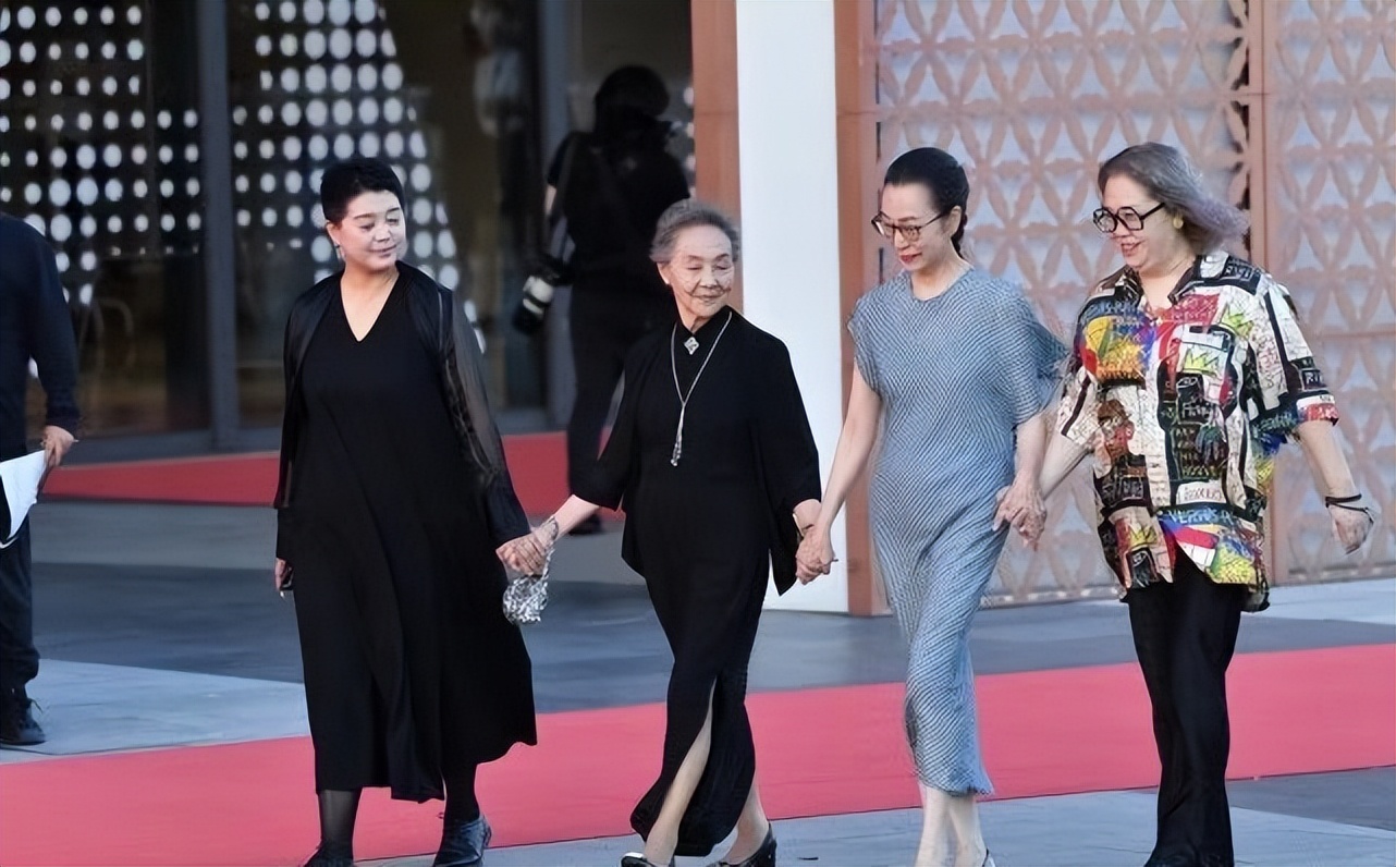 How beautiful is it to age gracefully?83-year-old Wu Yanshu is very eye ...