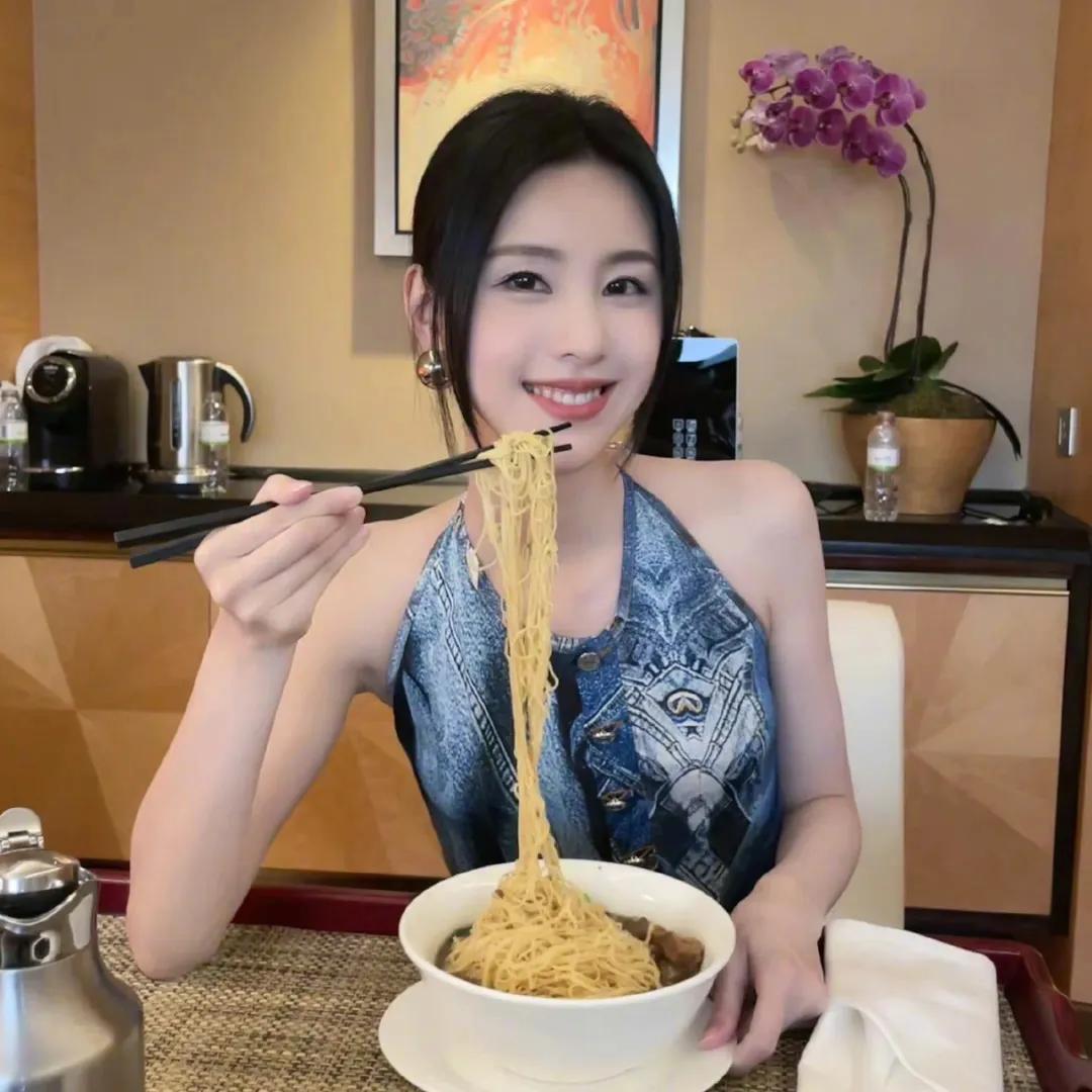 Eye-rolling actresses, popular variety show cafes, Yu Shi, Yi Yang Qianxi Wang Yuan, Sun Li, Ni ...