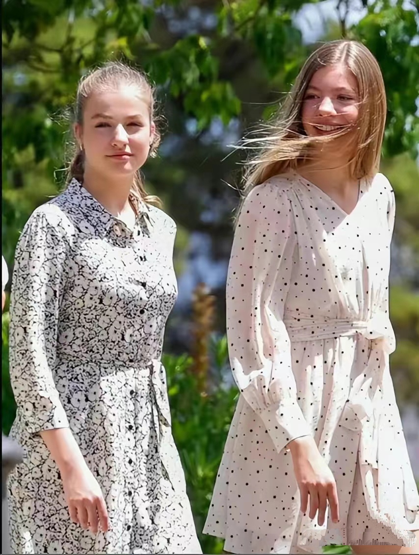 Leonor is the real princess! With a prominent background and a sweet ...