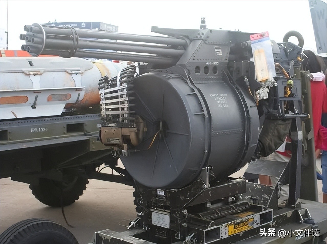 Shoot 7,200 rounds of ammunition in 1 minute, smashing the tank into a ...