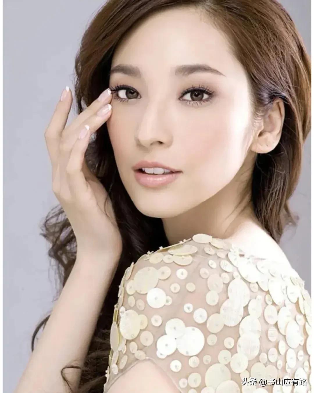 Pace Wu: Sexy photo of nine-headed beauty - iNEWS