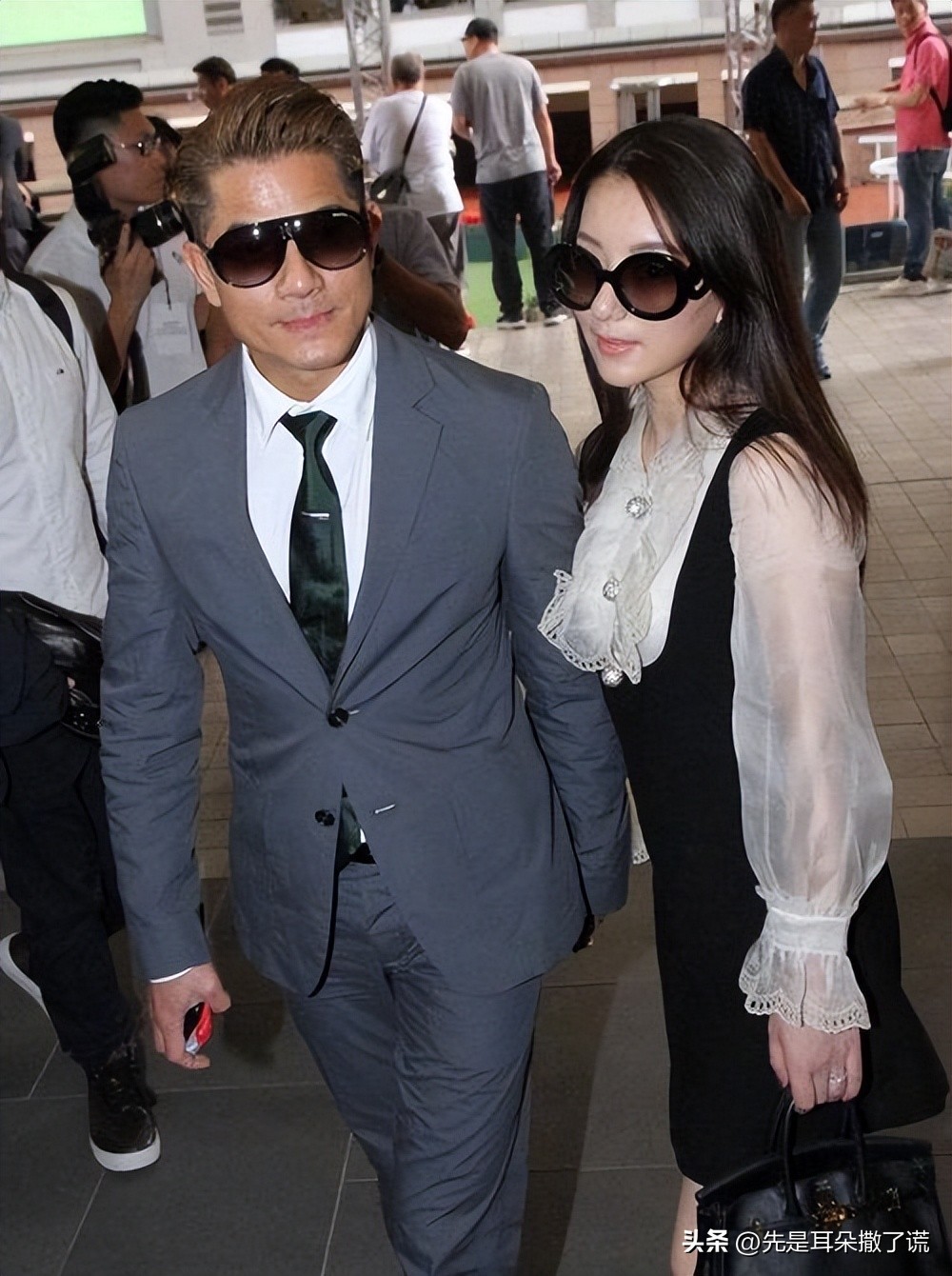 Aaron Kwok's family met by chance, and Fang Yuan's real figure aroused ...