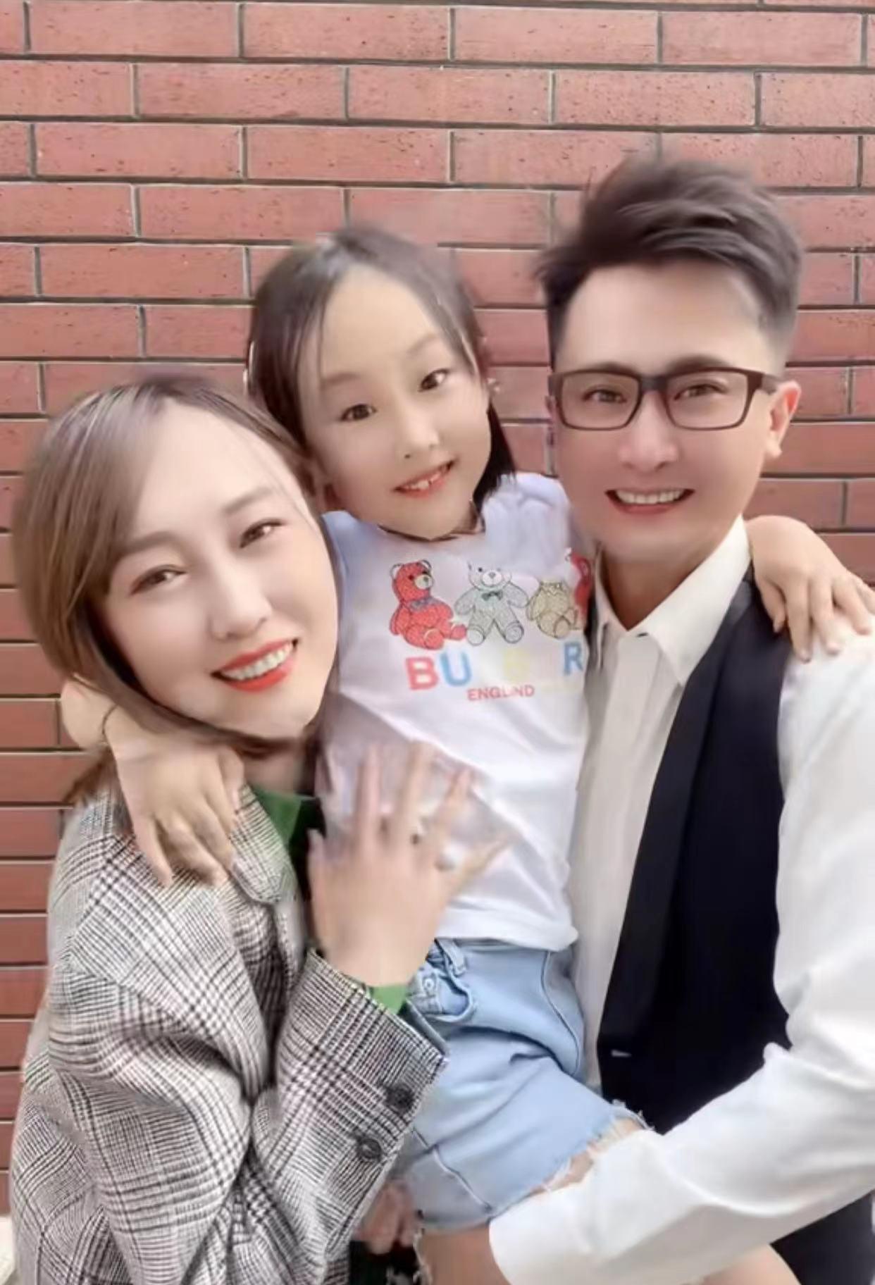 Famous CCTV host Yang Fan: The family of four enjoyed themselves ...