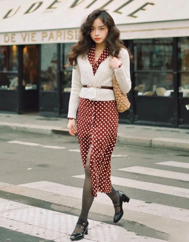 Become a fan of Hangzhou girls! "Black silk + Mary Jane shoes" all over ...