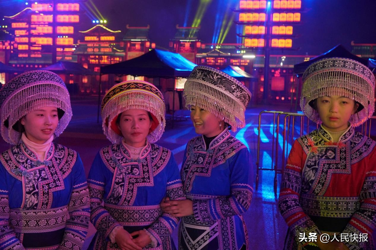 The Nightless City on the Southern Silk Road: Characteristic Folk ...
