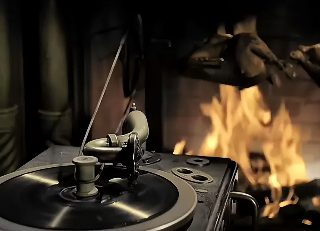 The Interweaving of Color and Visual Symbols in the Movie "It's a ...