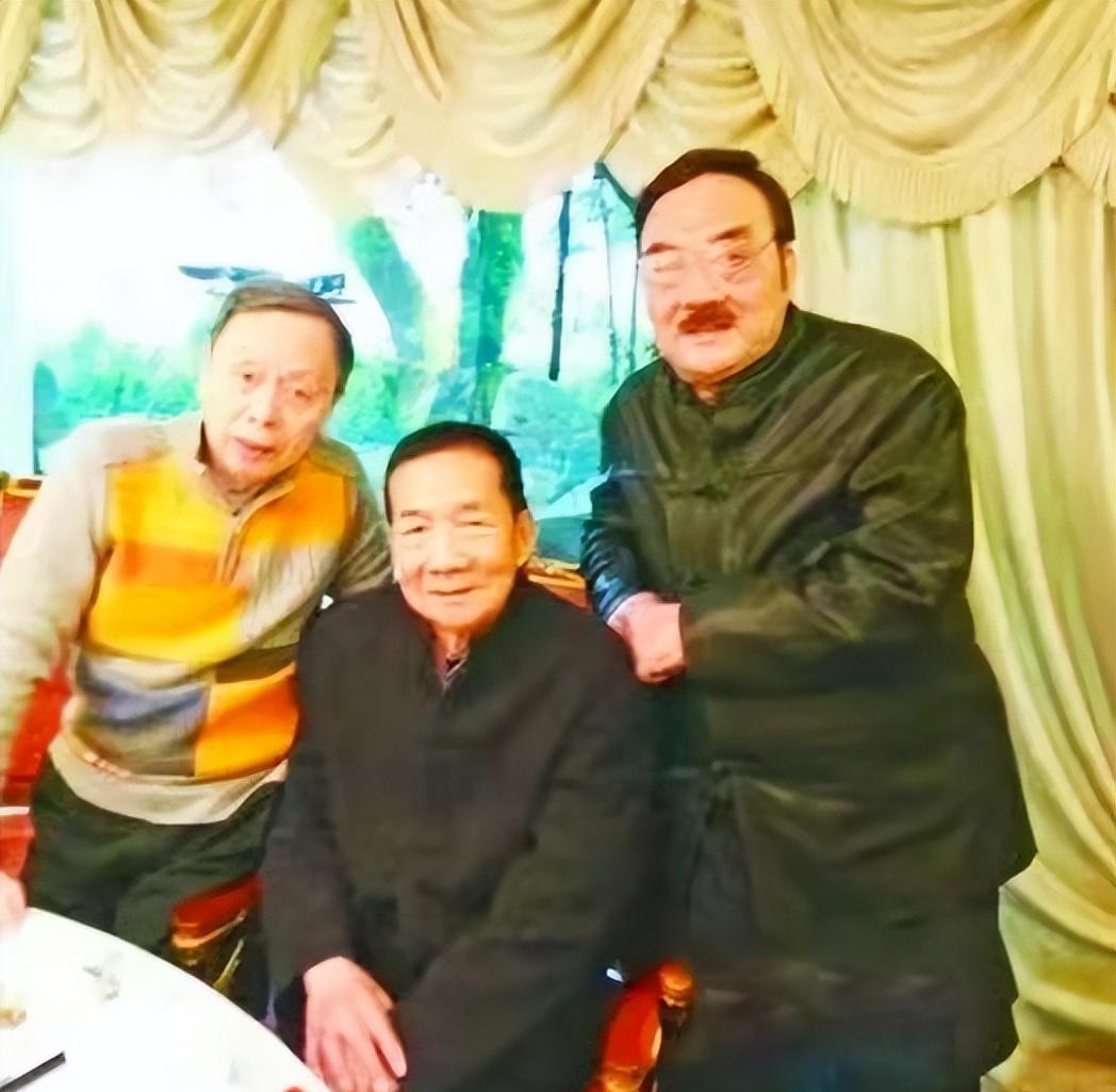 87-year-old Huang Junying suffered heavy blows one after another. He ...