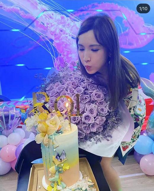 Lin Zhiying took a family portrait to celebrate his wife's birthday ...