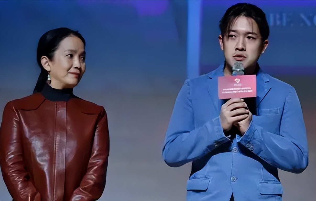 A recent photo of Zhang Fengyi's son was exposed, turning into a ...