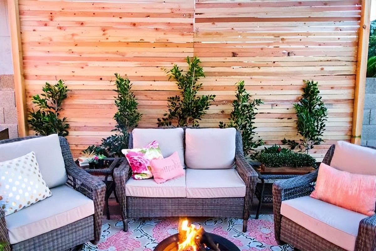 The comparison of 8 rural courtyards before and after renovation makes ...