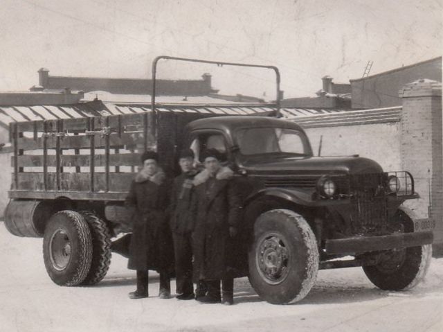 When Zhou Enlai was assassinated in Yan'an in 1937, only 4 of the 32 ...